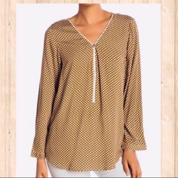 Papillon Blanc | Tops | Papillon Blouse | Poshmark